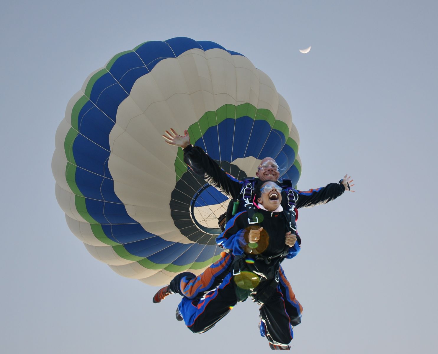 Ballonvaren en parachutespringen